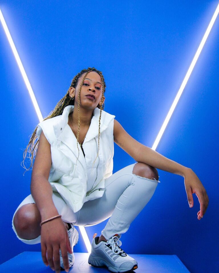 Vicky R : Avec "V", la rappeuse entre dans la cour des grands - GABON ...